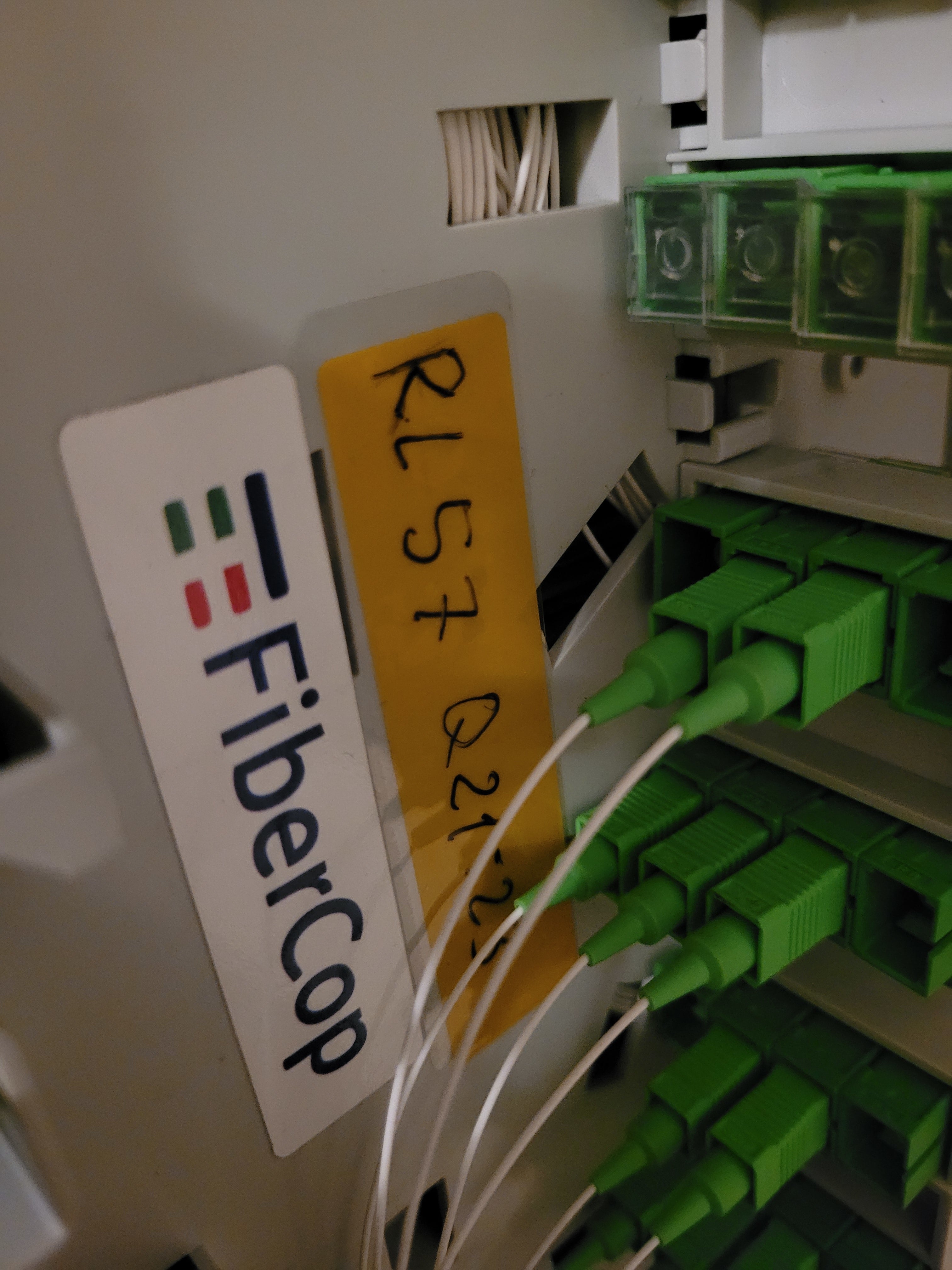 PTE FiberCop montato da un anno ma vendibilità assente, vicino coperto ...